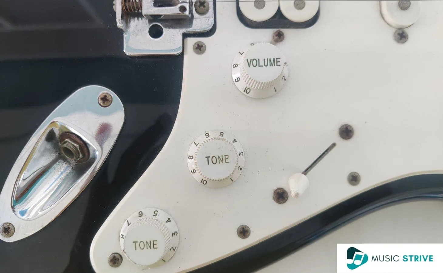 Squier Sonic Stratocaster Review – Affordable & Versatile Guitar!