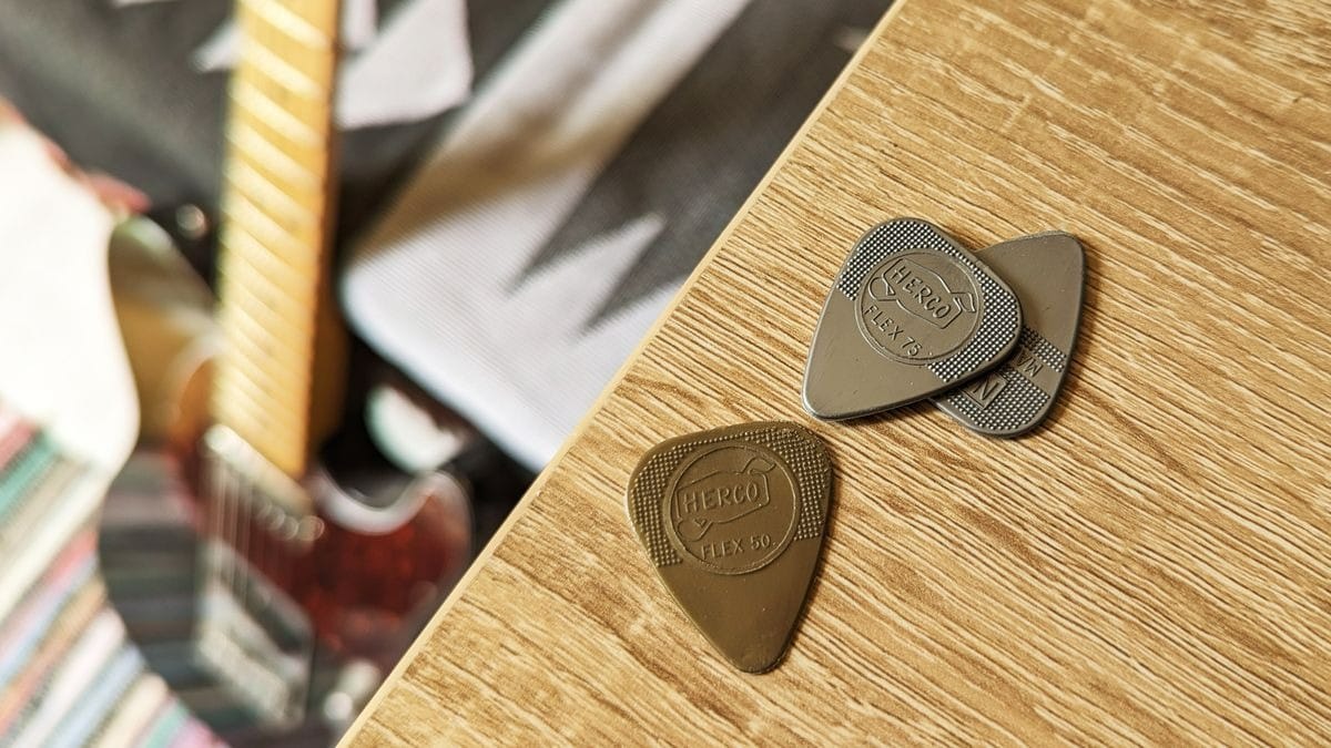 The Ultimate Picking, Fingerpicking, and Hybrid Picking Guide!