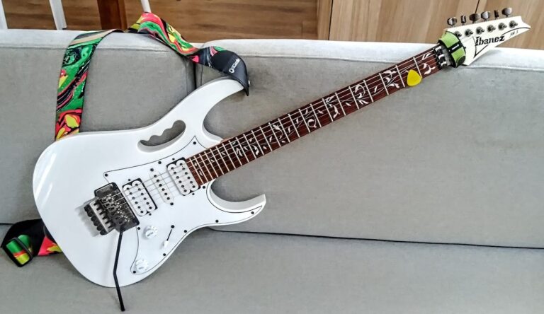 10 Most Popular Electric Guitars – Iconic / Best of All Time!