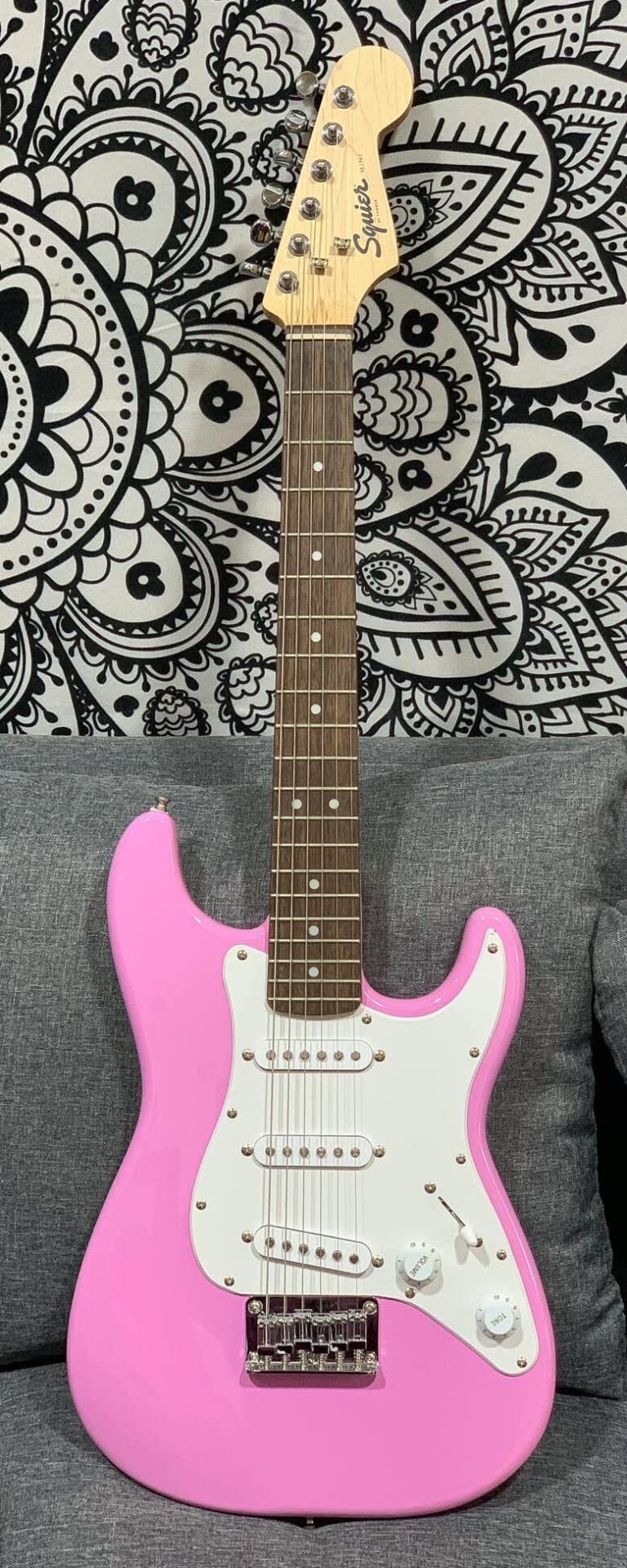 6 Best Short Scale Electric Guitars – Perfect for Small Hands!