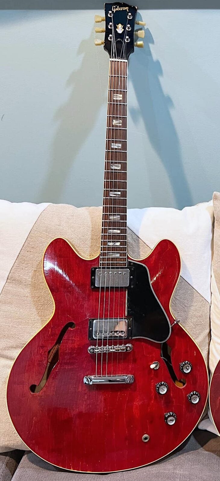 Gretsch vs Gibson – (Mostly) Hollow-body Guitar Battle!