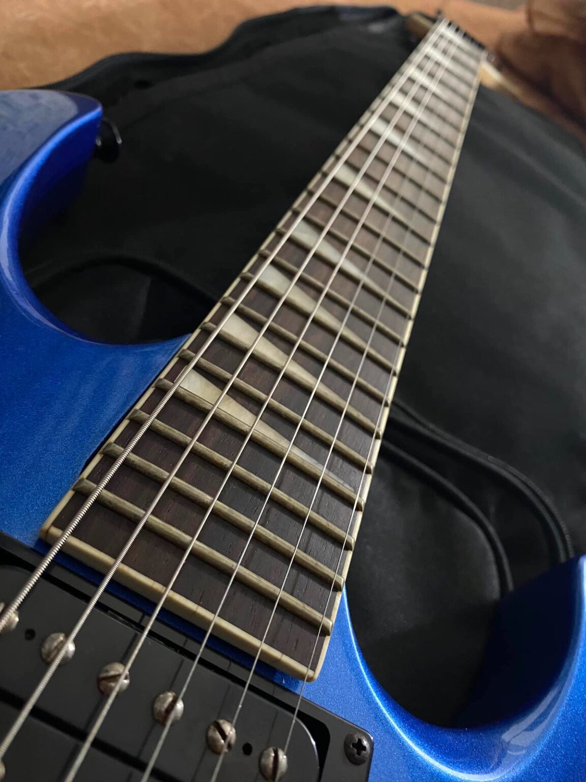 Jackson Dinky JS22 Review – A Baby Shredder or a Metal Monster?