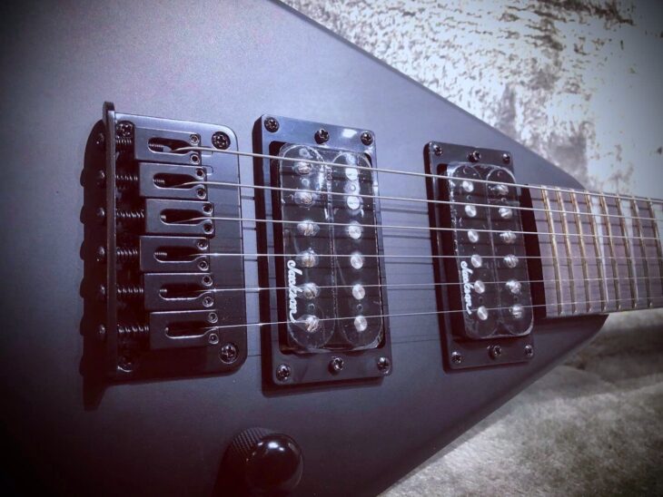 Jackson RR Minion JS1X Review – Short-Scale Metal Axe!